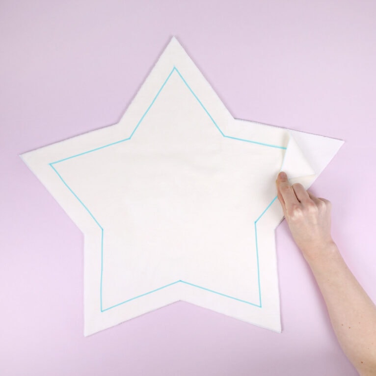 Free star pillow pattern: Sew a cozy star cushion with a super cute ...
