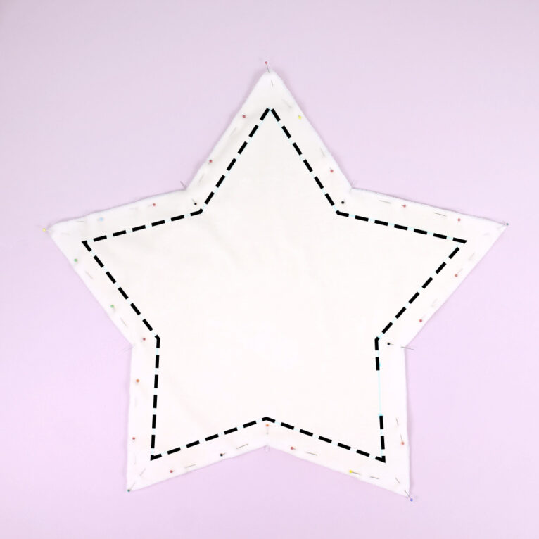 Free star pillow pattern: Sew a cozy star cushion with a super cute ...